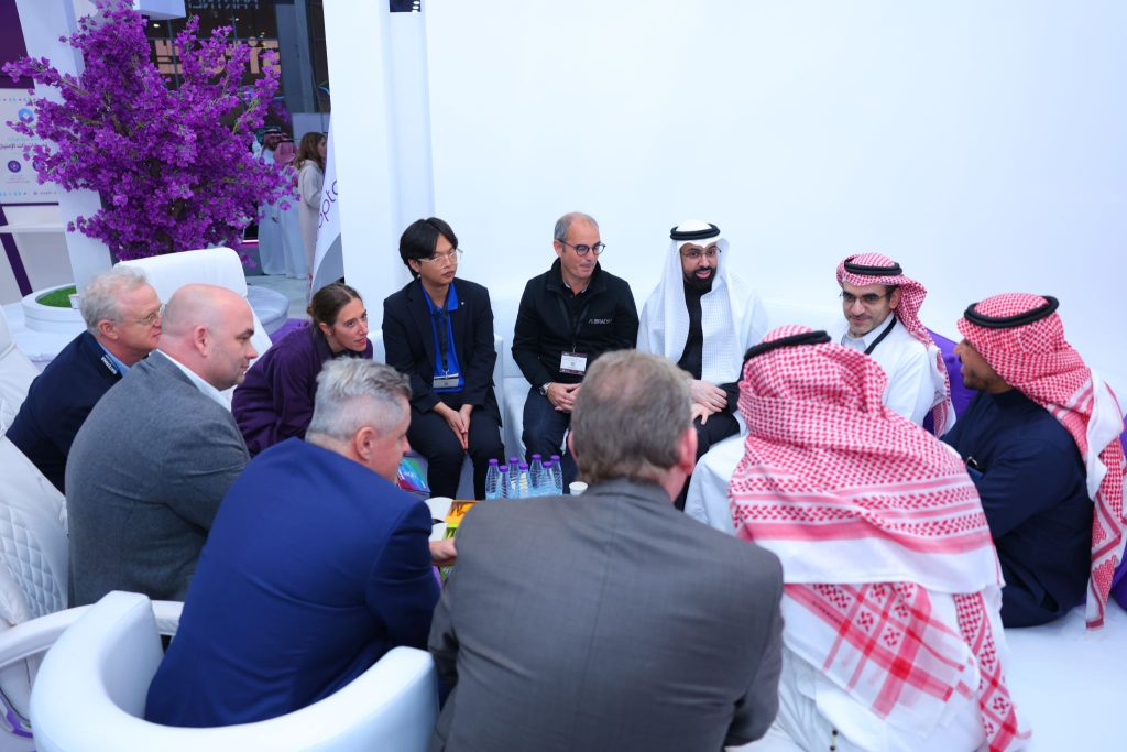 Royal Commission for Jubail and Yanbu Visits Looptech Booth at Black ...